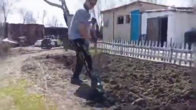 Копаем огород, взрыв бутылки??
2 мая 2023г