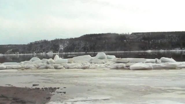 Ледоход на Волге п.Кокшайск 11апреля 2021 г.mp4