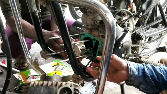 Hero super Splendor engine fitting piston ring assembly – смотреть ...