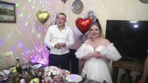 Кто родится первый у молодожёнов девочка или мальчик