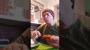 Ем баклажаны в аджике из магазина Победа
