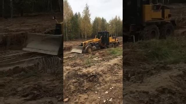 Работа автогрейдера LiuGong CLG 4215 на строительной площадке..mp4