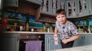 ем китайскую лапшу острую