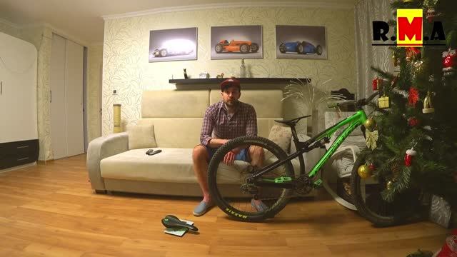 tuning велосипеда на снижение веса, меняю седло на своём transition triple neon green