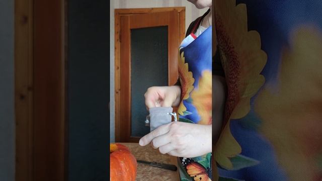 Нашла шарики из Игры в кальмара на Хэллоуин. #короткиестрашилки от Малюков Страшилки