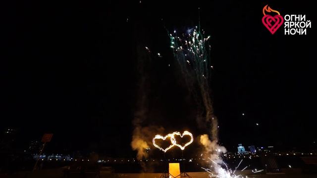 7000р два фонтана с треском и 20 залпов салюта