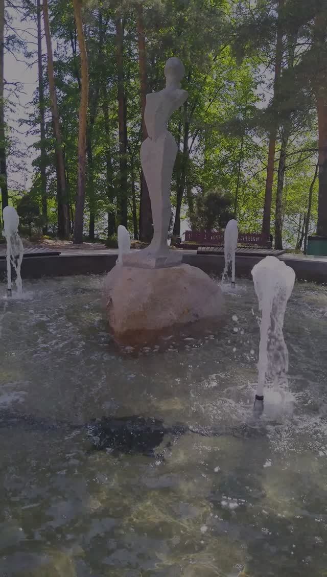 Фонтан "девушка без рук".