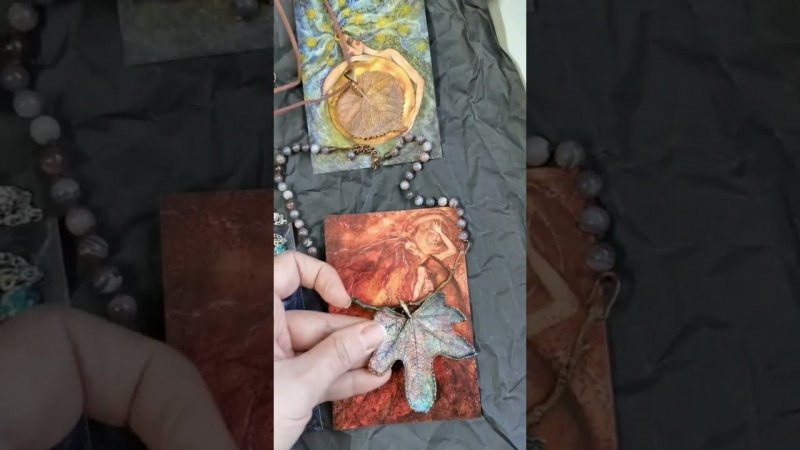 Красивая история, как открытки совпали с украшениями