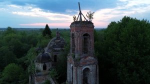 Старая церковь Спаса Нерукотворного Образа в Спасском на Элнати, Ярославская область.