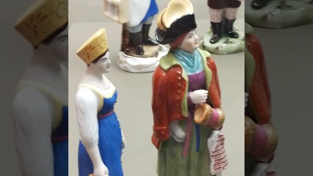 Статуэтки завода Гарднера 1820 гг. из собрания музея "Царицыно"