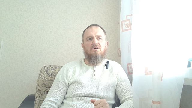1.Народные приметы-"Есть перед зеркалом"-предупреждают предки,что может произойти с этим человеком