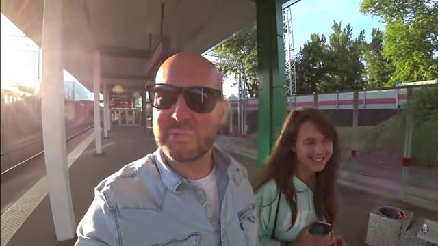 Мелкое хулиганство иностранцев в России | Русский перевод