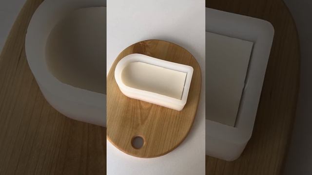 Формовая свеча-радуга из кокосового воска