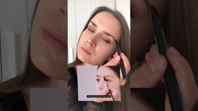 Чем кореянки красят брови?