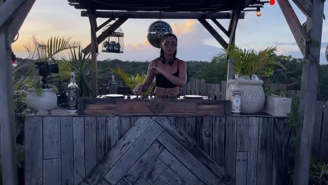Flor Vigna - Minimal Tech House Mix 2023  (VEVAL)