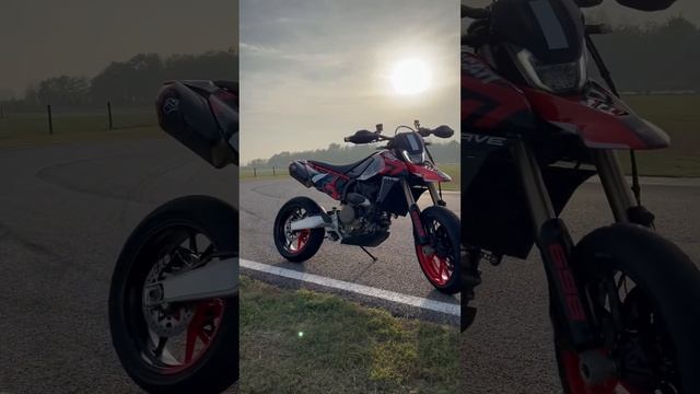 The new Ducati Hypermotard 698 Mono is here to present itself. #Hypermotard698Mono #LivePlayRide