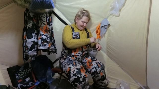 Ловим корюшку на озере Имандра. Губа Кислая..mp4