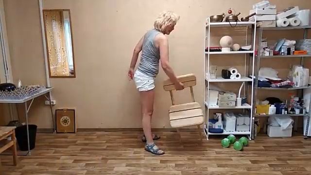 Основная часть моей зарядки. Гантели.mp4