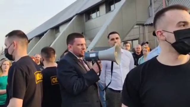 Би-2 отказались выступать под флагом РФ с надписью "За президента!" в г.Омск. Би-2 - вон из России!