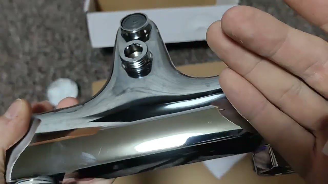 Термостатический смеситель для ванной комнаты.