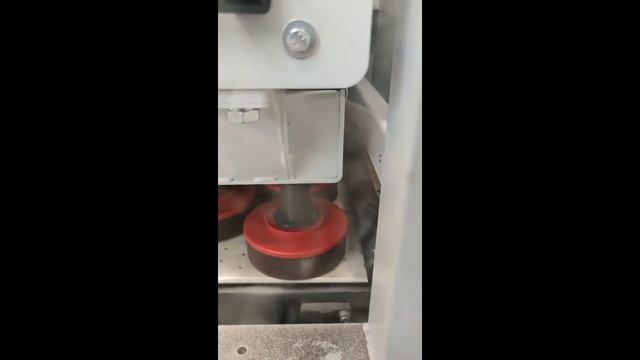 Работа зачистного станка по металлу RWT STEELLINE