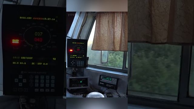 Скрещение со скорым поездом на электричке ЭД9М