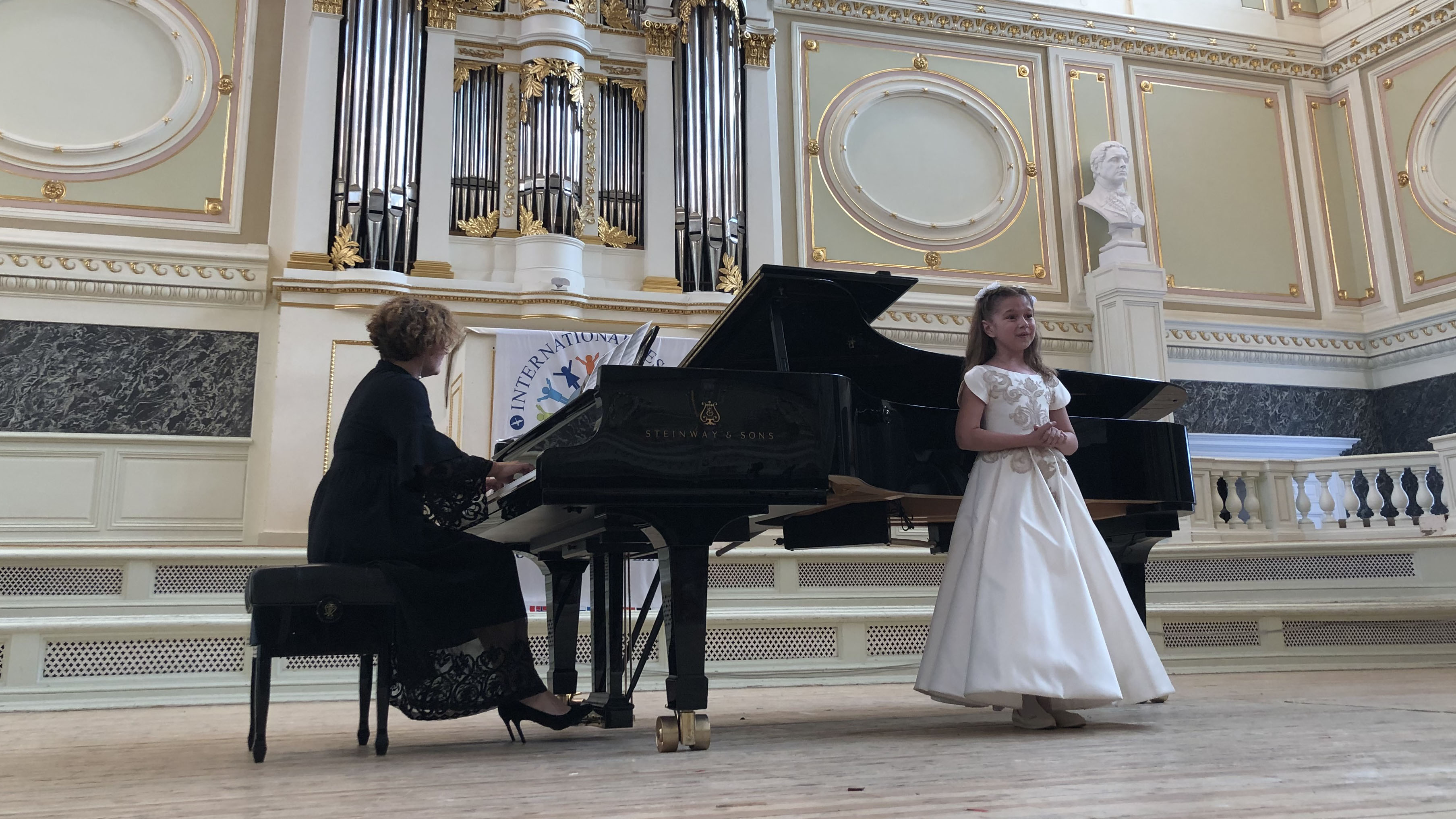 Русская народная песня "Вставала ранёшенько"