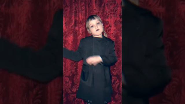 Всем 👋 знакомьтесь , это моя племяшка Машенька, очень артистичная и интересная мадам! Поддержите❤️