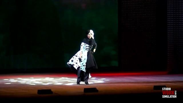 Cruella de Vil movie cosplay - I wanna be your dog _ Круэлла де Виль дефиле косплей ConВерсия 2023