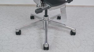 221 - Herman Miller Aeron Carbon - Polished Aluminum