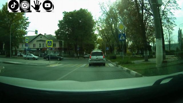 #64 Пропустить слева. Выезд налево со двора/второстепенной дороги