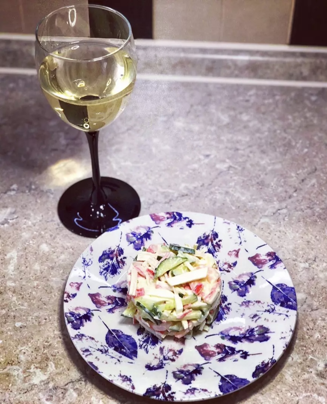 Легкий, вкусный и быстрый в приготовлении.Морской салат.