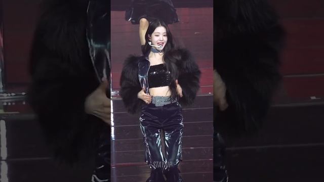 Wonyoung dancing Nayeon "Pop" song #kpop #wonyoung #nayeon #pop #ive #newjeans