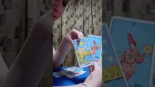 Думает ли сегодня о вас загаданный человек и, что думает!