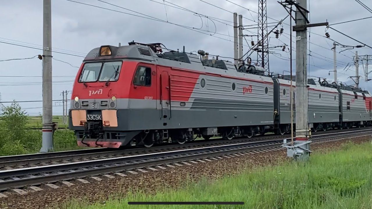 3ЭС5К-811 с грузовым составом в районе озера Байкал