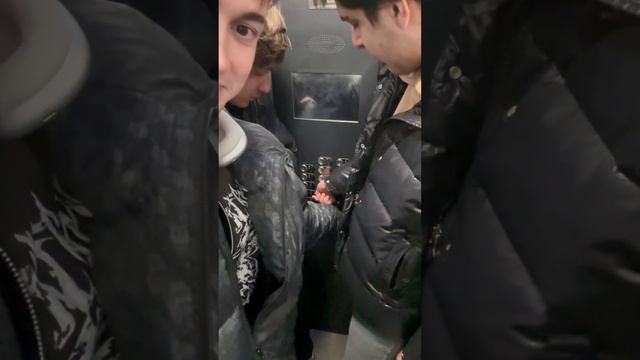 QBAXA, FENDZYY И DOVEECH ЗАСТРЯЛИ В ЛИФТЕ