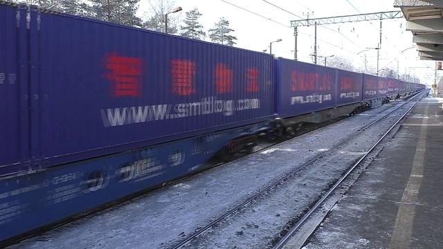 Тепловоз 2ТЭ25КМ-0434 (ТЧЭ-46) с контейнерным поездом.