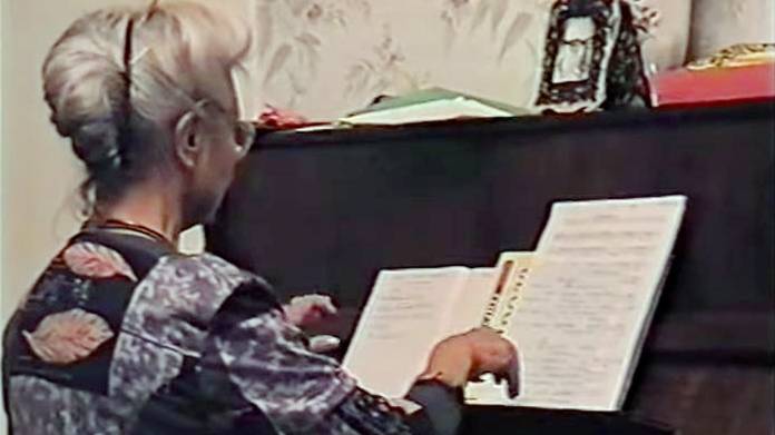 "Посвящение маме" (запись 1997 г.). Исполняет автор - Савченко Лидия Михайловна.