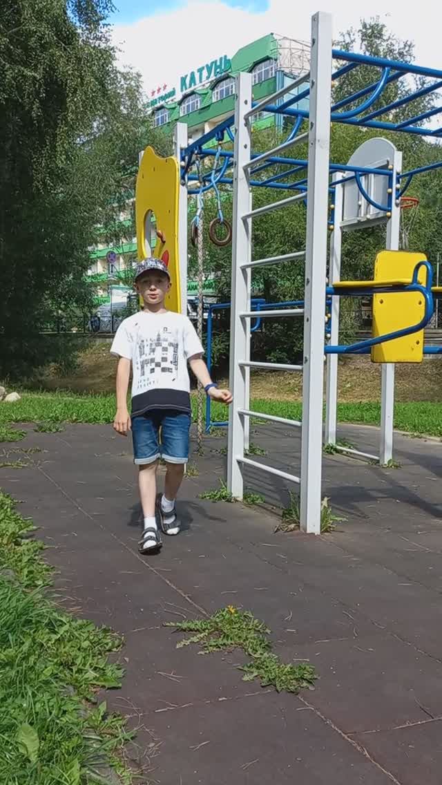 ⌂⌂⌂Andreaushouse⌂⌂⌂
Алтай. Белокуриха. Трюк на лазилке.