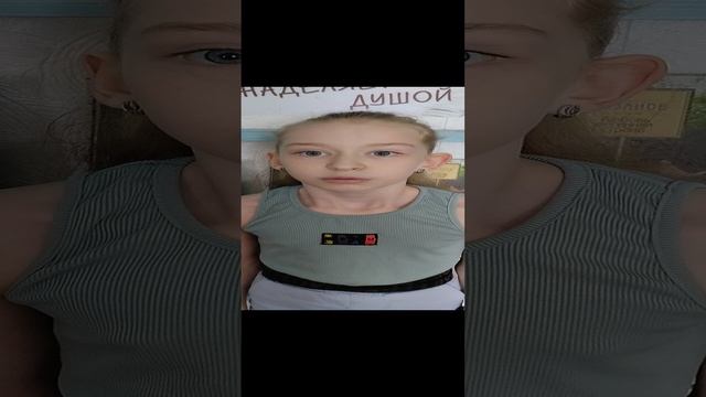 Мацнова Вероника читает стихотворение о семье