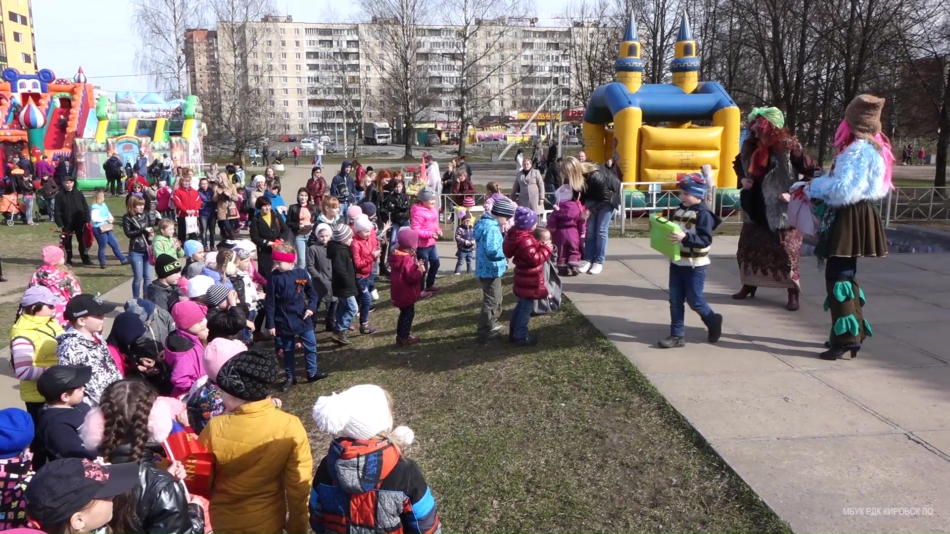 01.05.2015_Игровая программа "В гостях у Бабки Ёжки". ПКиО г. Кировск ЛО.