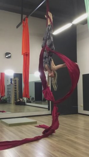 Выступление на воздушных полотнах