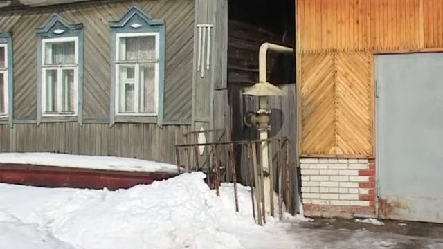 Сход снега в частном секторе повредил газопровод. Март 2012 год.