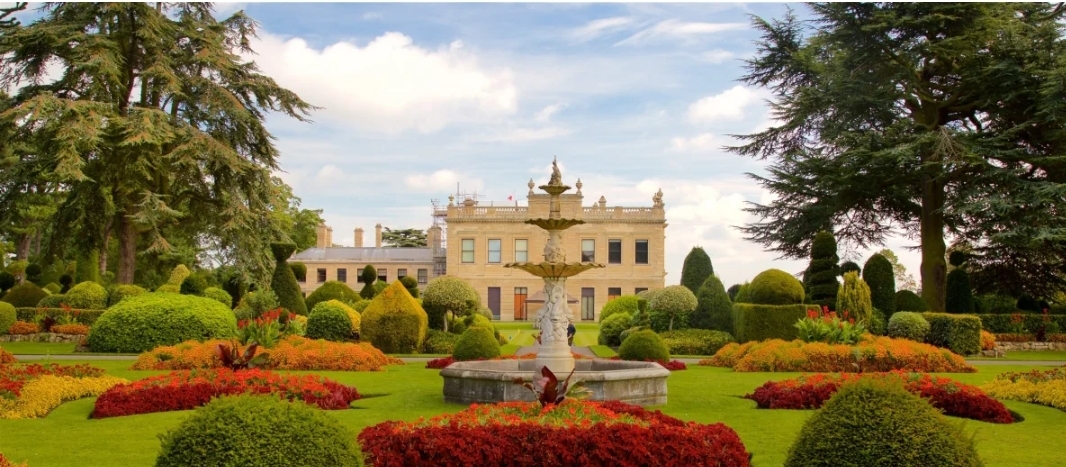 Английское поместье " Brodsworth Hall and Gardens "  с волшебными садами в городе Doncaster.