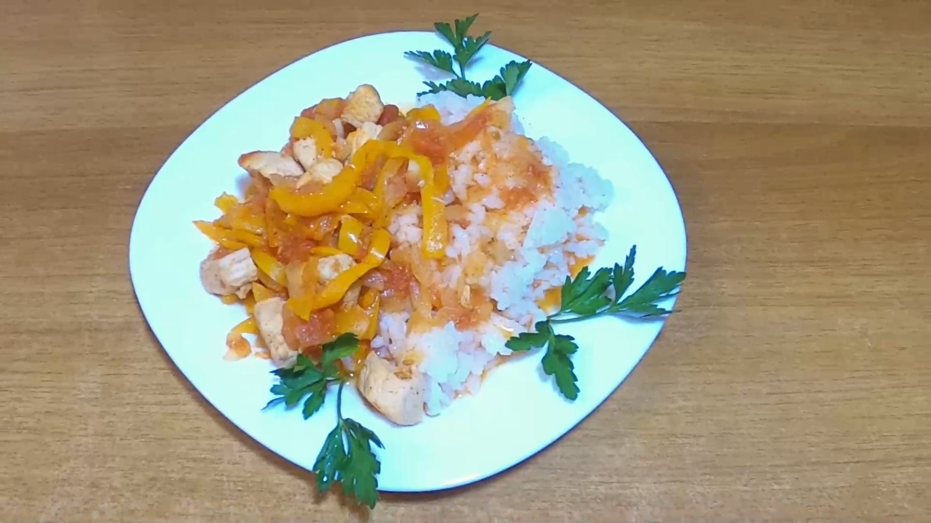 Готовлю постоянно лечо с курицей. Нежная курочка с овощами
