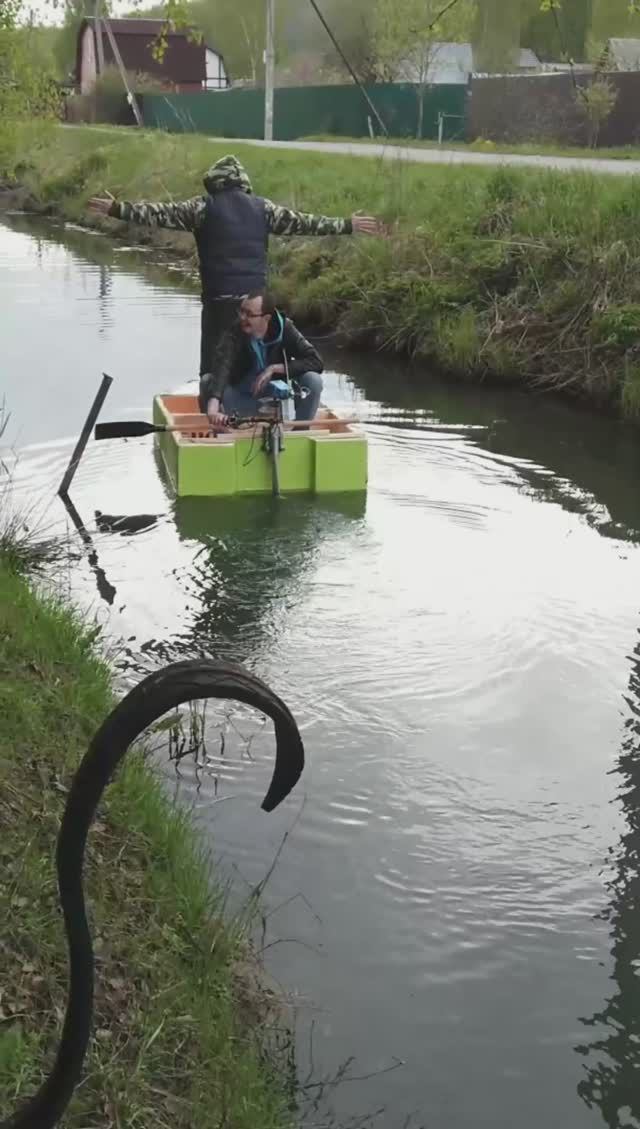 Ушли в закат на лодке