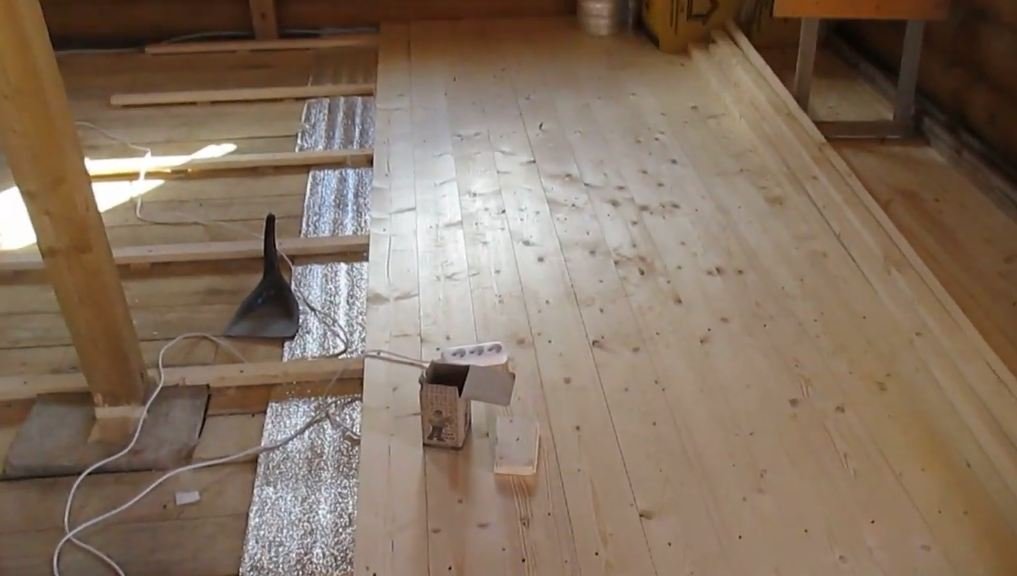 Простейший бюджетный настил пола из шпунтованной доски