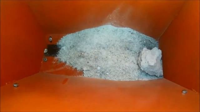 Ручной пескоразбрасыватель «Зимник 70»