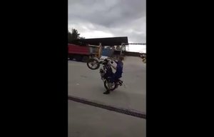 Дебил на мопеде
