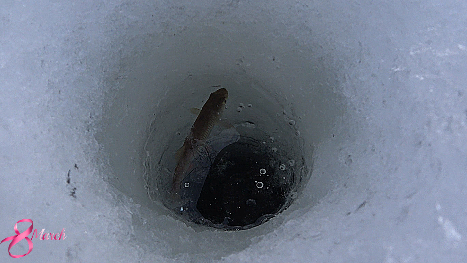 ПЕРВАЯ РЫБАЛКА ВЕСНОЙ . Поход на рыбалку в марте на мормышку . Река Пьяна